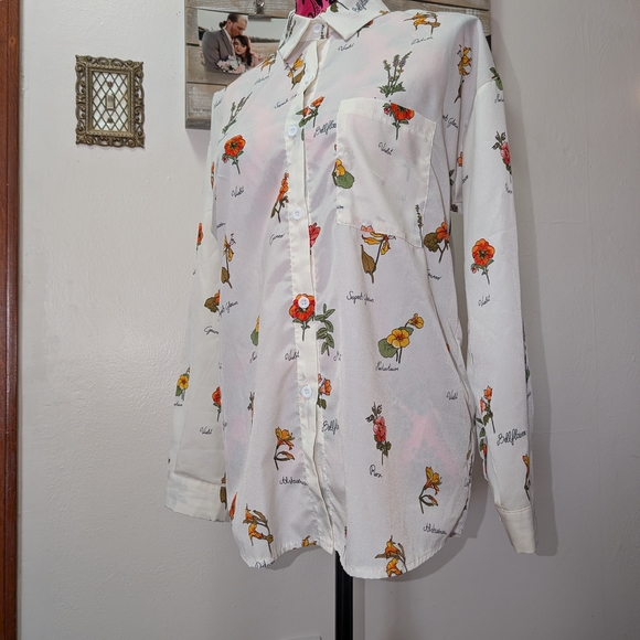 sanye | Shirts | Botanical Print White Button Front Blouse | Poshmark